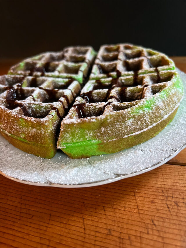 Quick Pandan Waffles {Bánh Kẹp Lá Dứa} - Resolution Eats